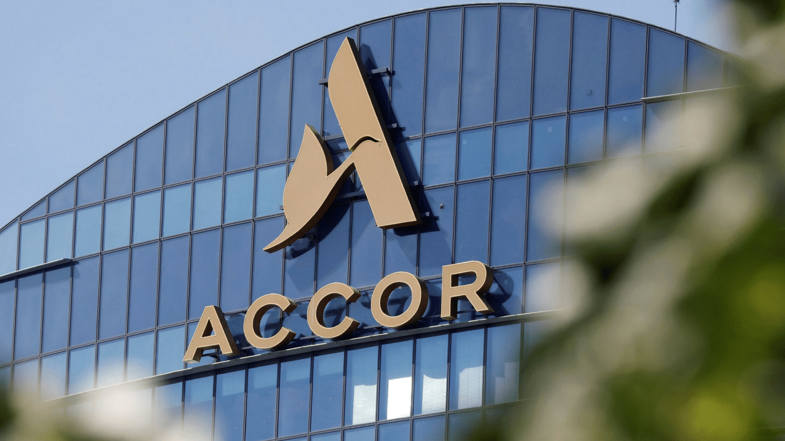 Organizational Reorganization for Accor - ITHIC